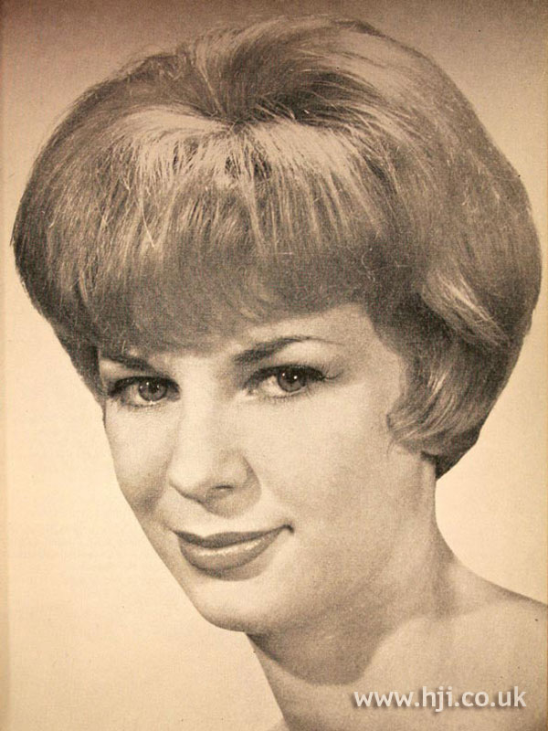 1961 blonde fringe hairstyle