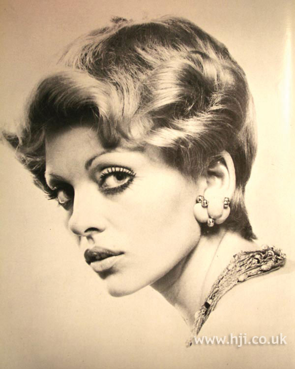 1970s short layered hairstyle