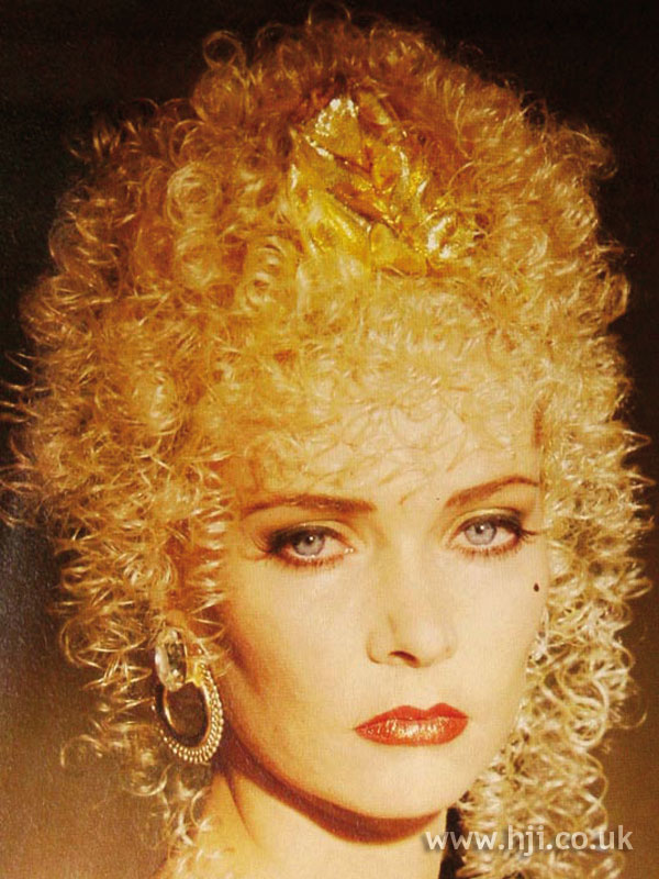 1986 blonde curly hairstyle