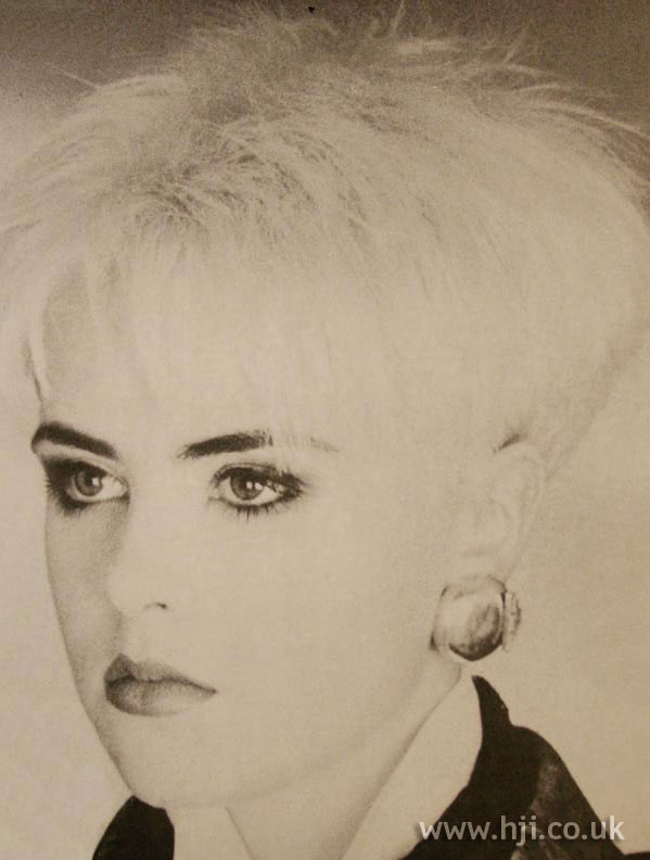 1986 short blonde hairstyle
