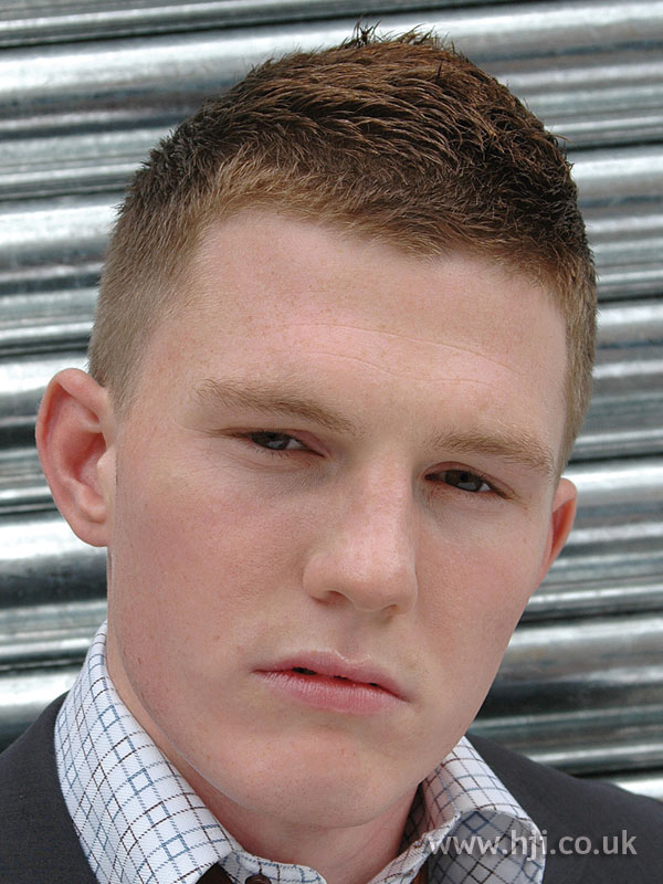 2004 men cropped hairstyle