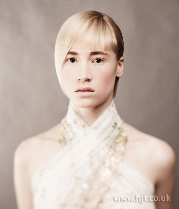 2006 blonde short hairstyle