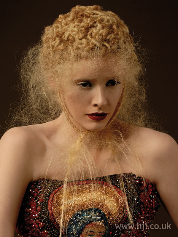 2006 glossy curls hairstyle