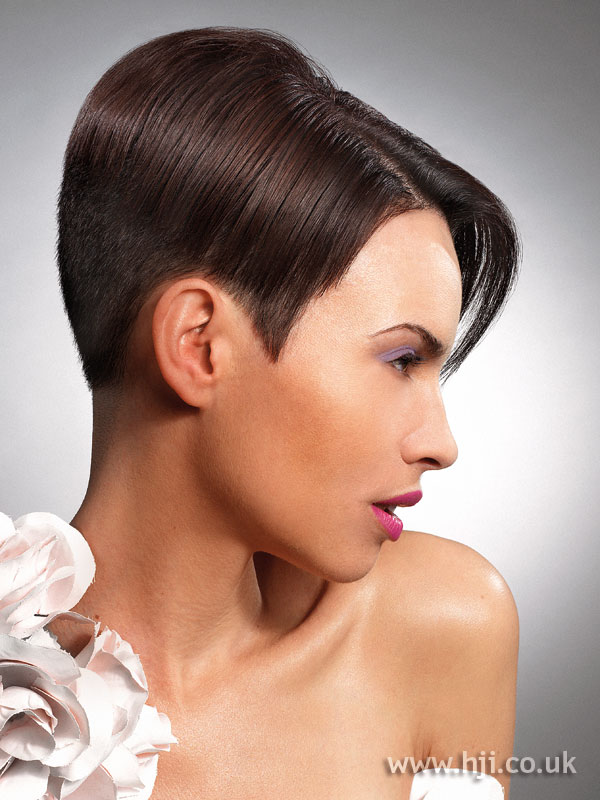 2007 back cropped hairstyle