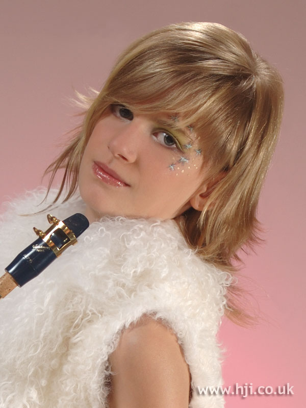 2007 girls blonde hairstyle