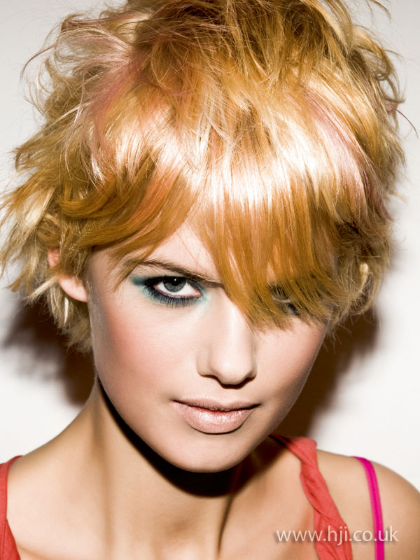 2009 messy crop hairstyle