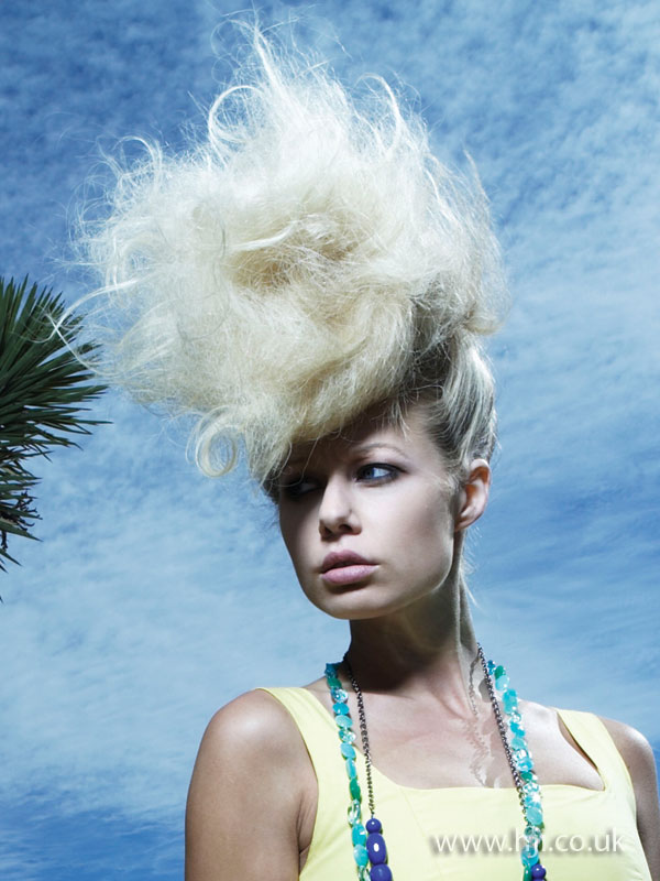 2009 volume fringe hairstyle