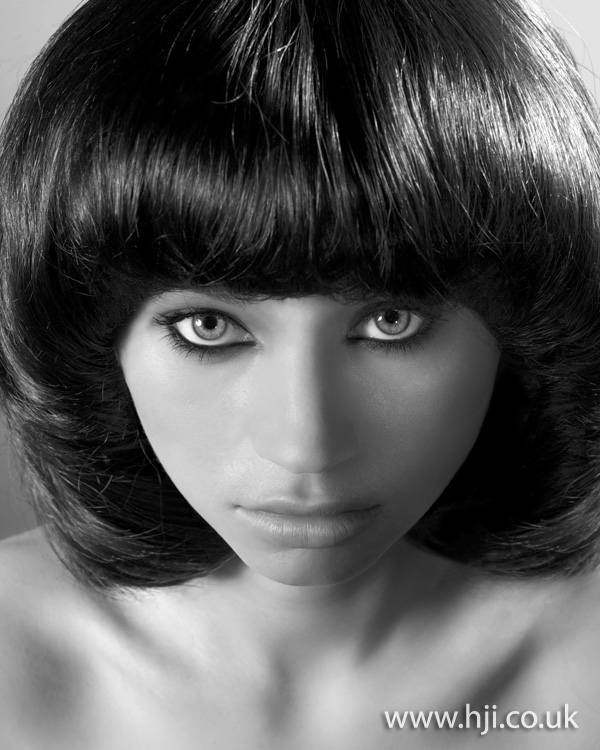 2011 dark fringe hairstyle