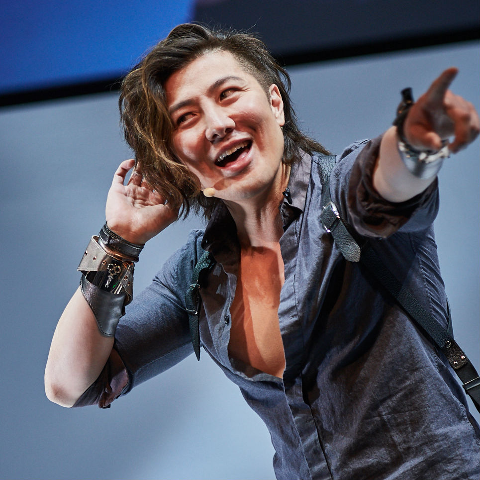 Guy tang shows off his superpower at salon live