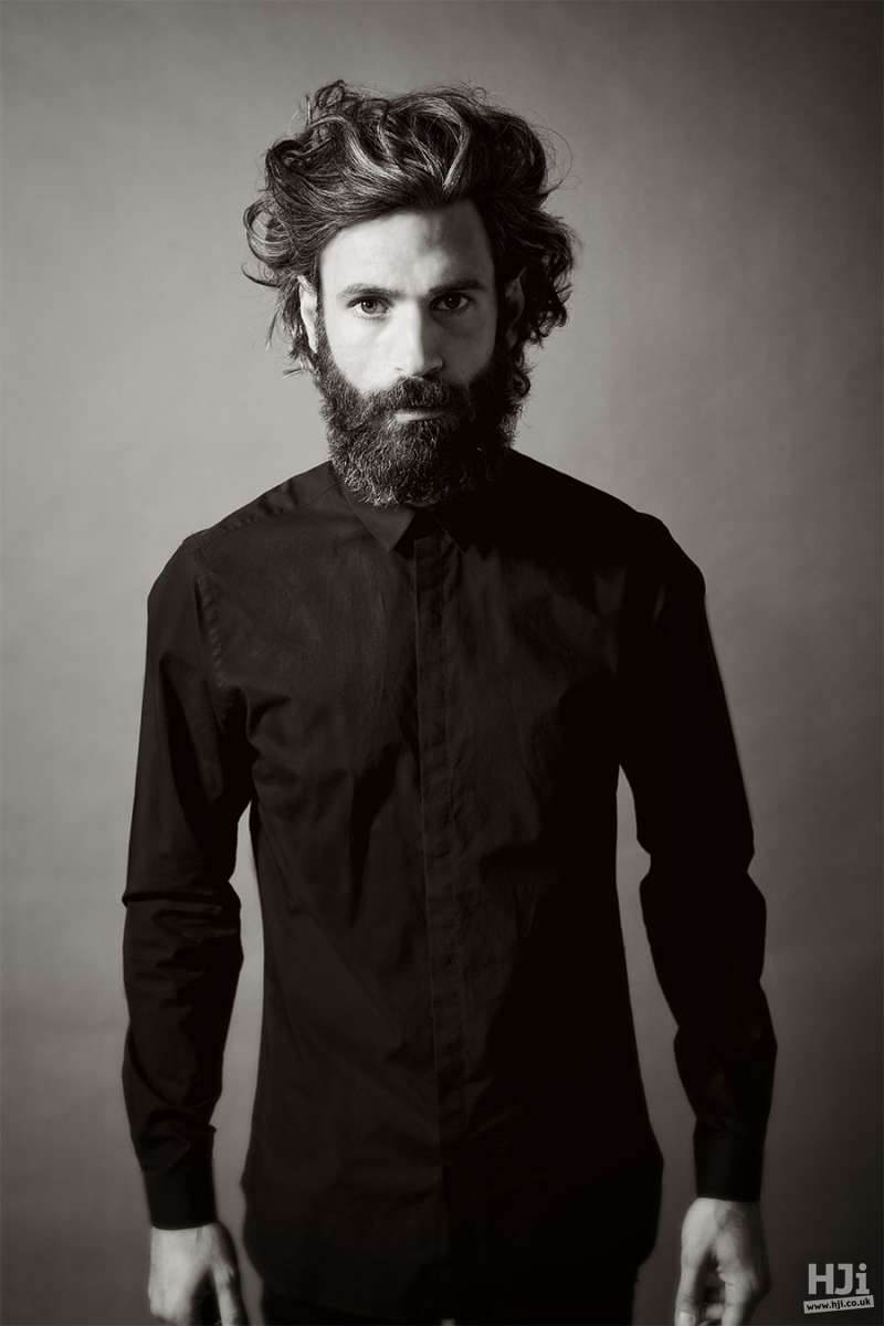 Edgy and urban-inspired look with natural texture